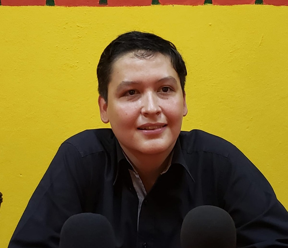 Manny Parra regresa con todo a la música con el tema “Tómame o Déjame”